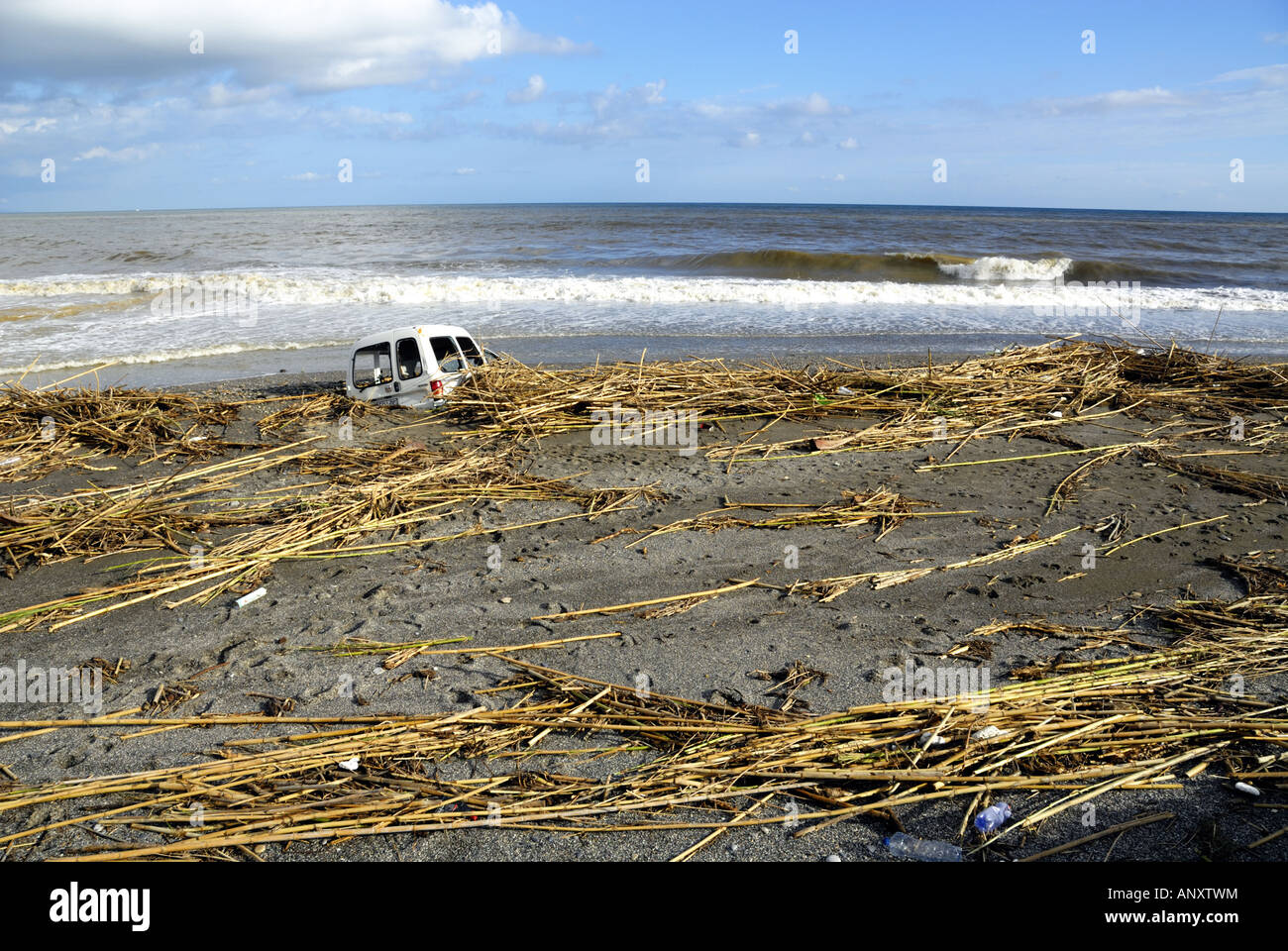 Wrecked van hi-res stock photography and images - Alamy