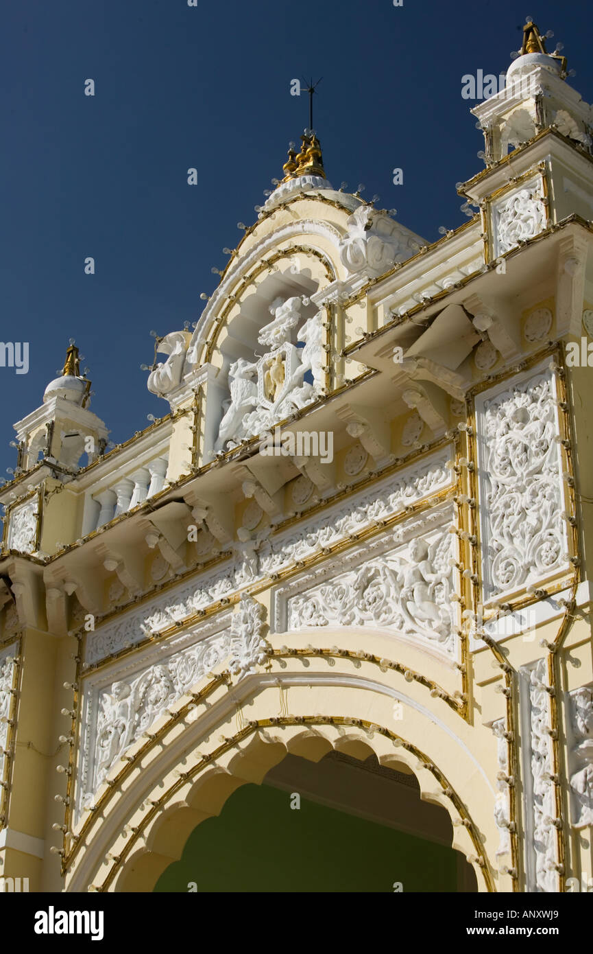 INDIA, Karnataka, Mysore : Majaraja's Palace (b. 1912, Henry Irwin ...