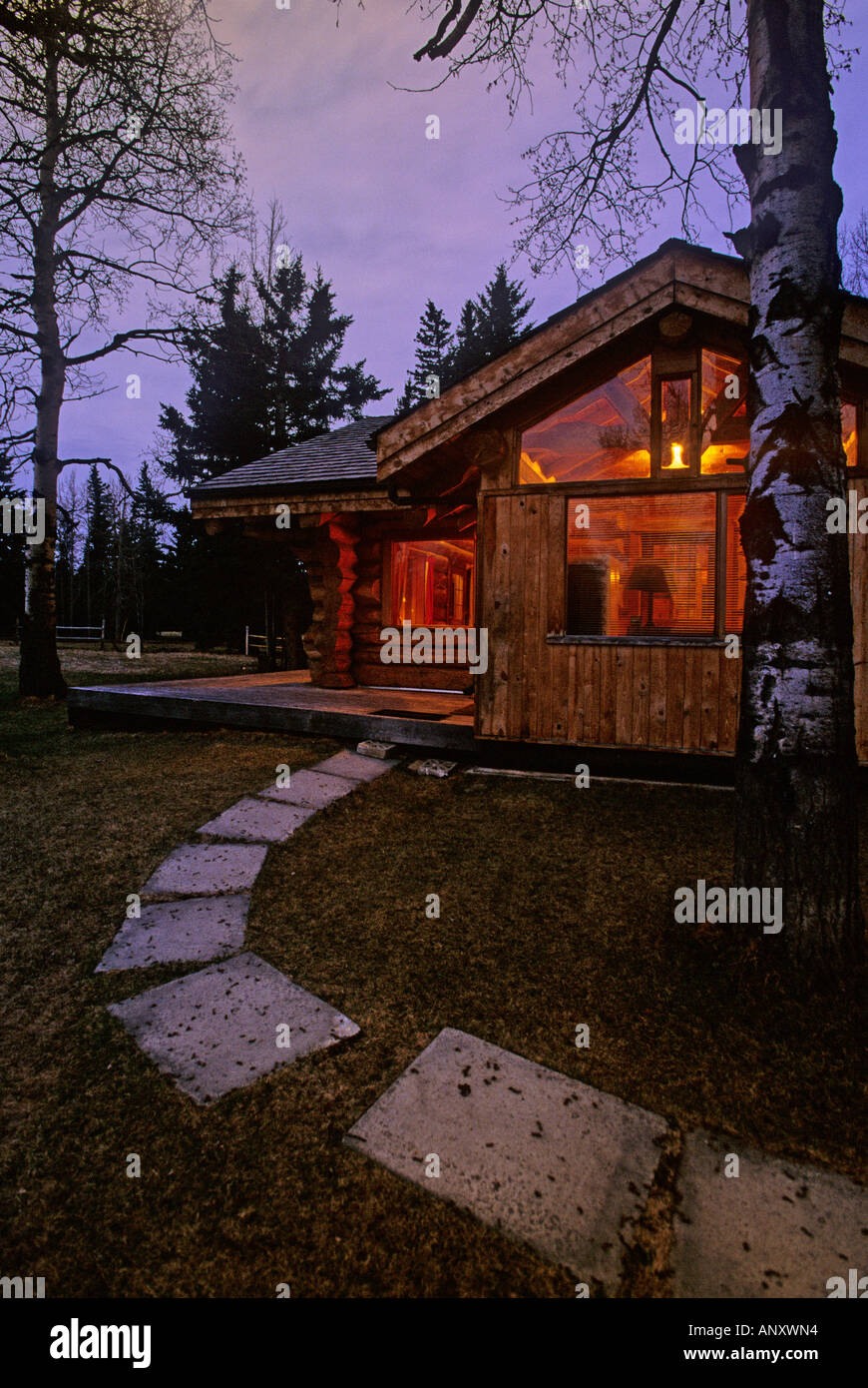 Cabin at night Stock Photo - Alamy