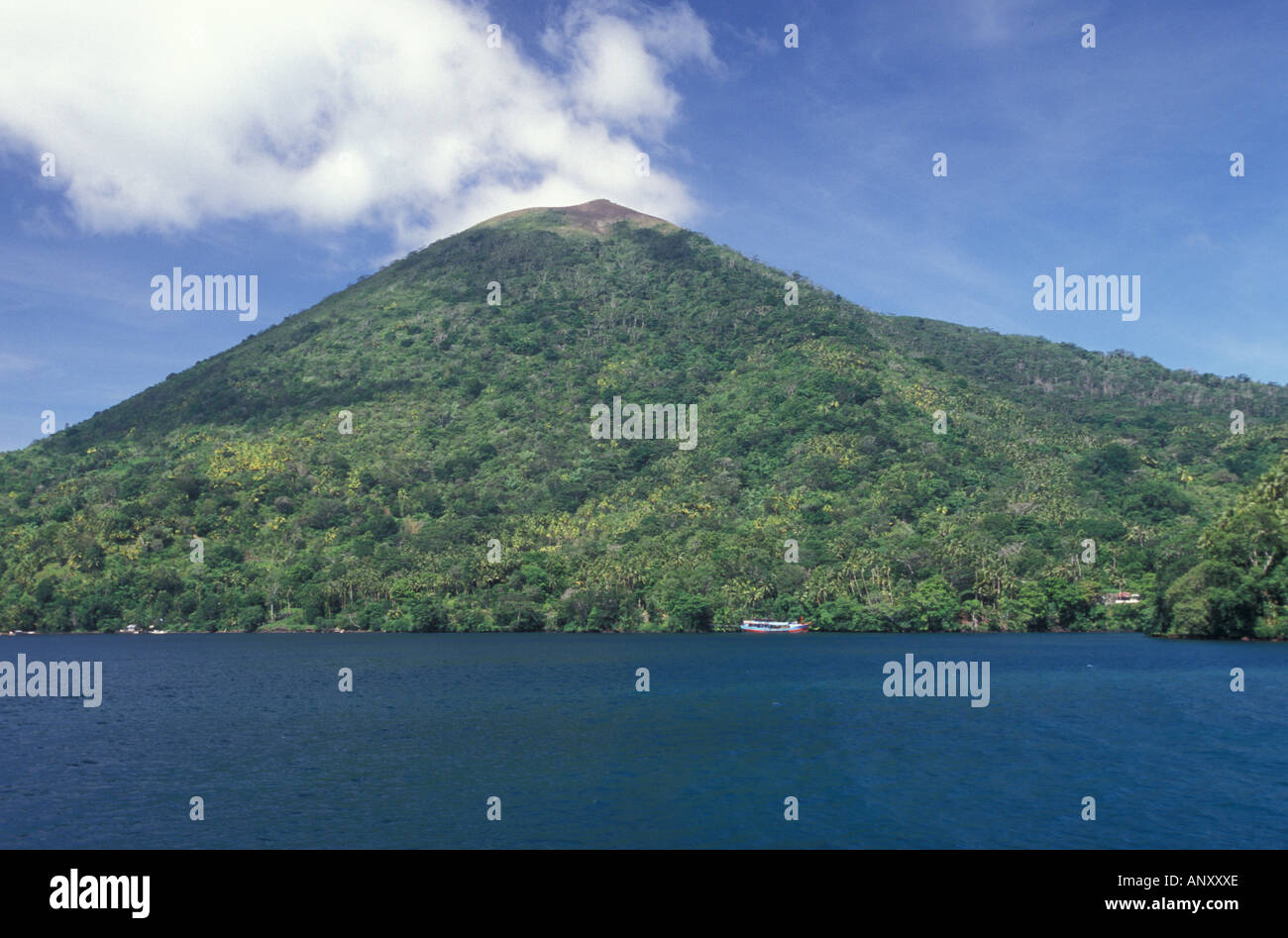 Banda api volcano hi-res stock photography and images - Alamy