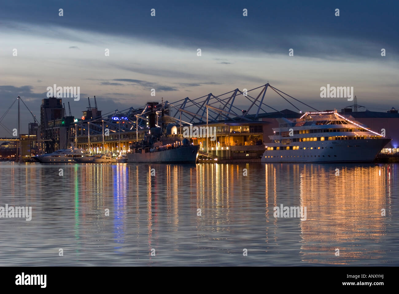 Royal victoria docks hi-res stock photography and images - Alamy
