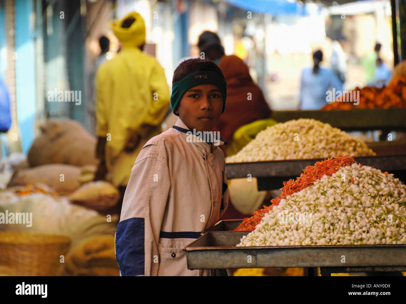 Boy flowers market hi-res stock photography and images - Alamy