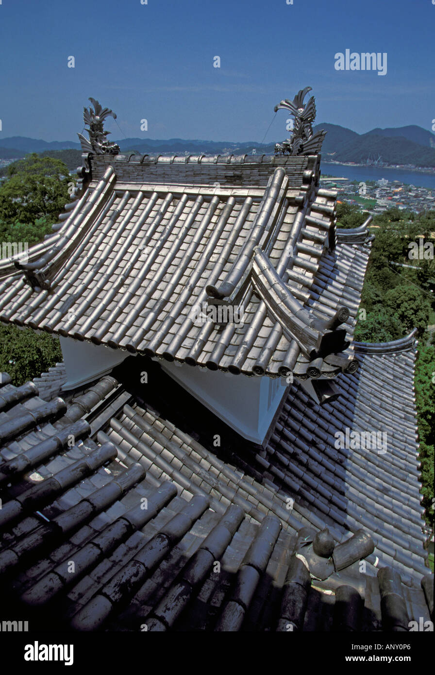 Rooftop japanese castle hi-res stock photography and images - Alamy