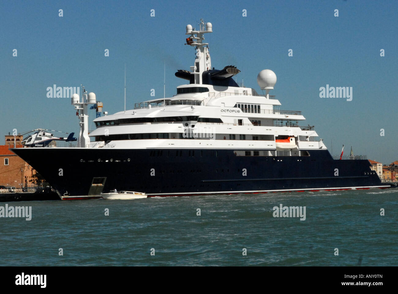 Paul allen yacht octopus hi-res stock photography and images - Alamy