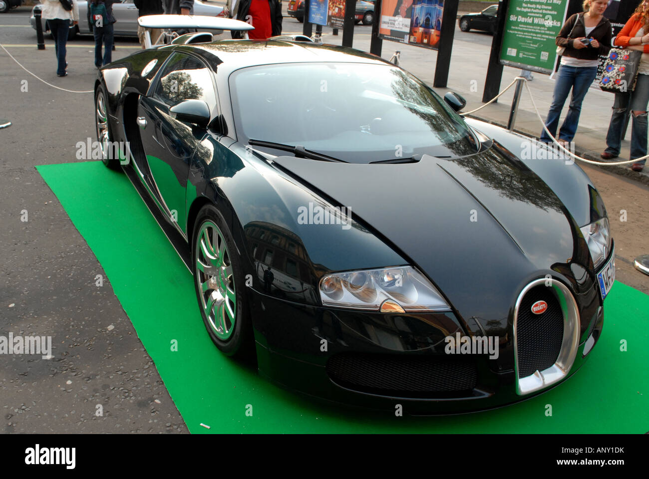 A Bugatti Veyron 16 4 London England 09 05 2006 Stock Photo - Alamy