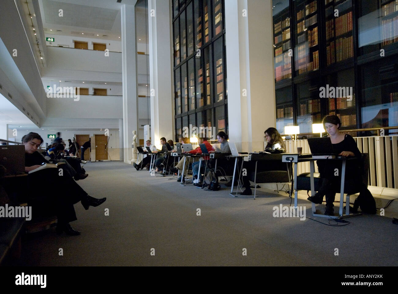 The british library in kings cross hi-res stock photography and images ...