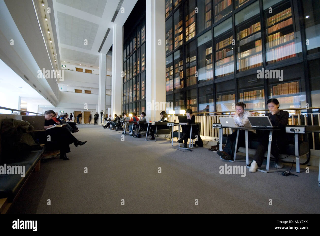 The british library in kings cross hi-res stock photography and images ...
