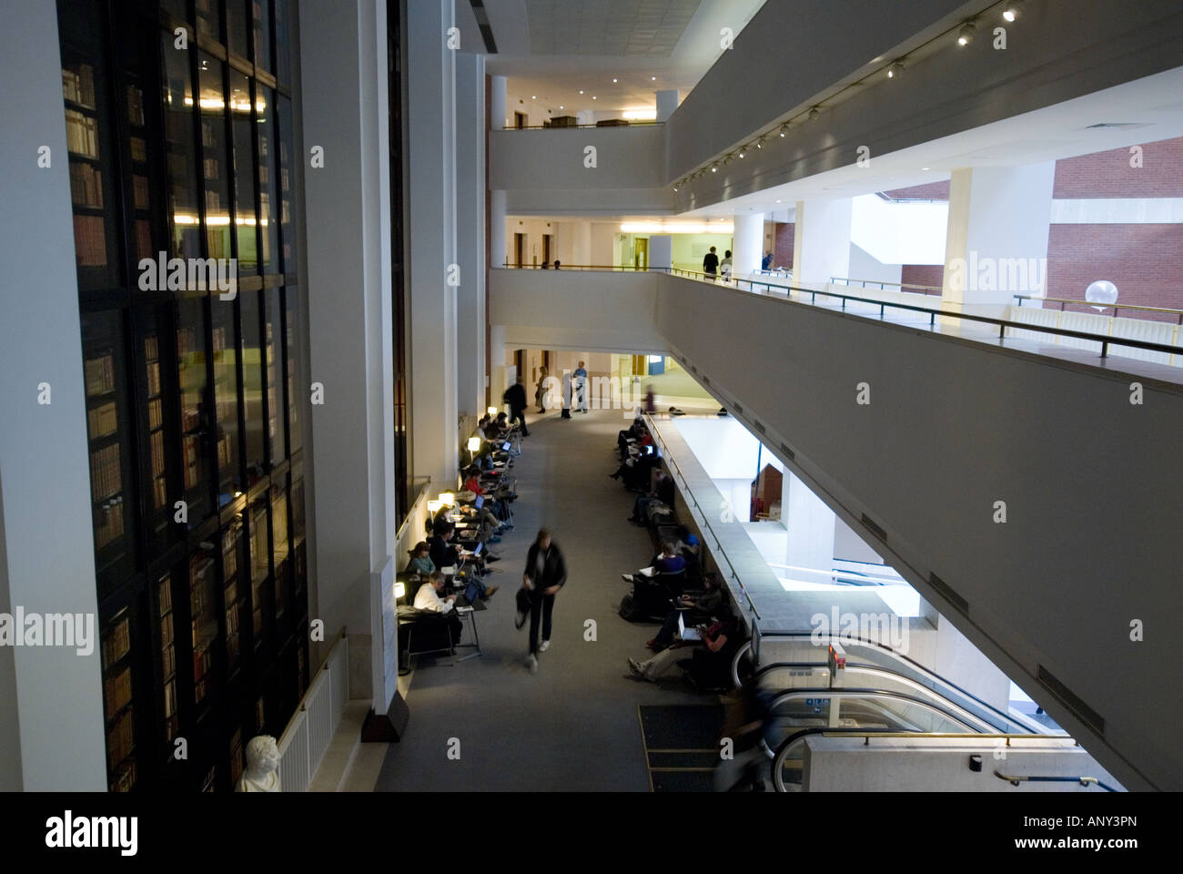 The british library in kings cross hi-res stock photography and images ...