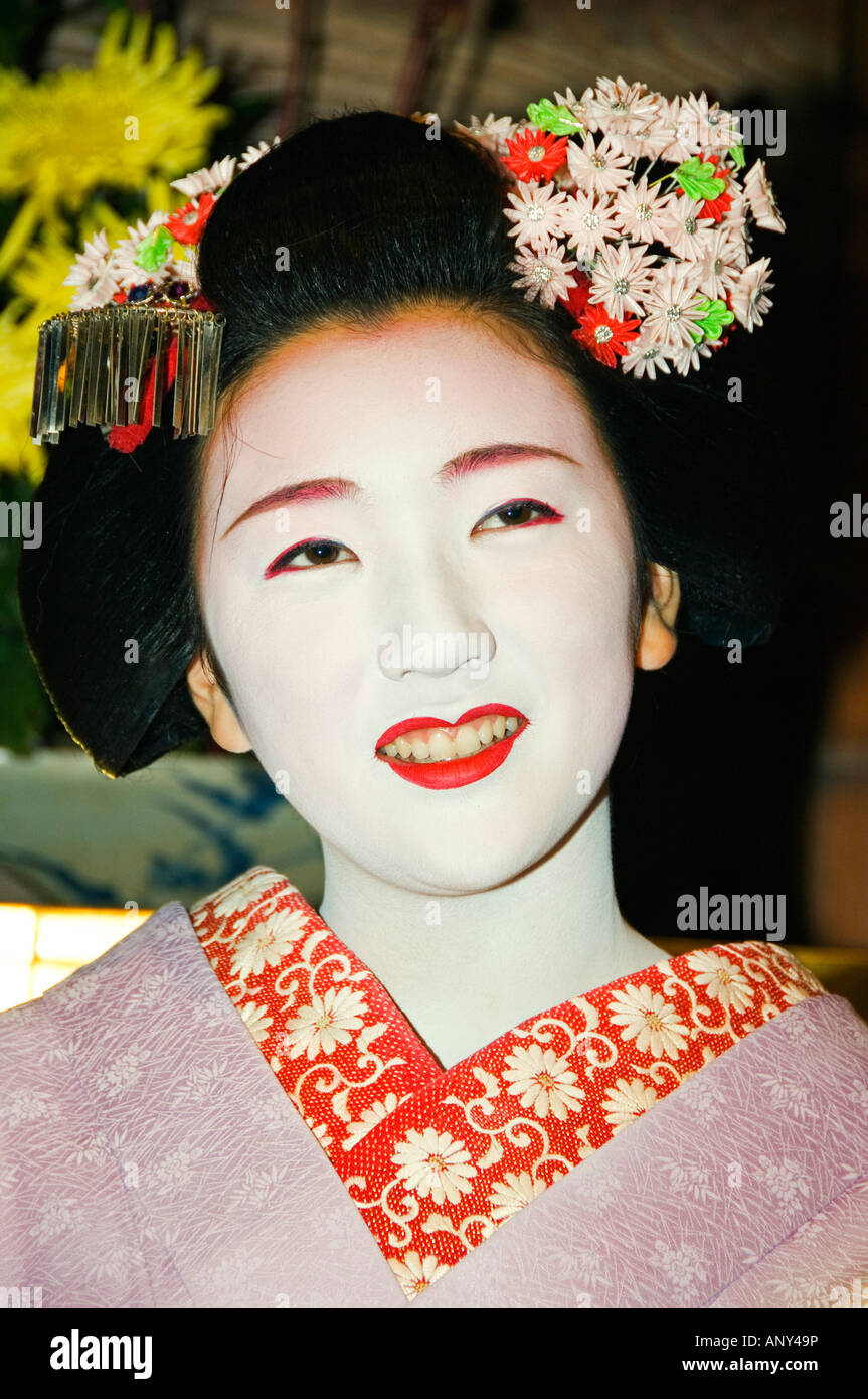 Japan, Honshu Island, Kyoto Prefecture, Kyoto City. Maiko (Trainee ...
