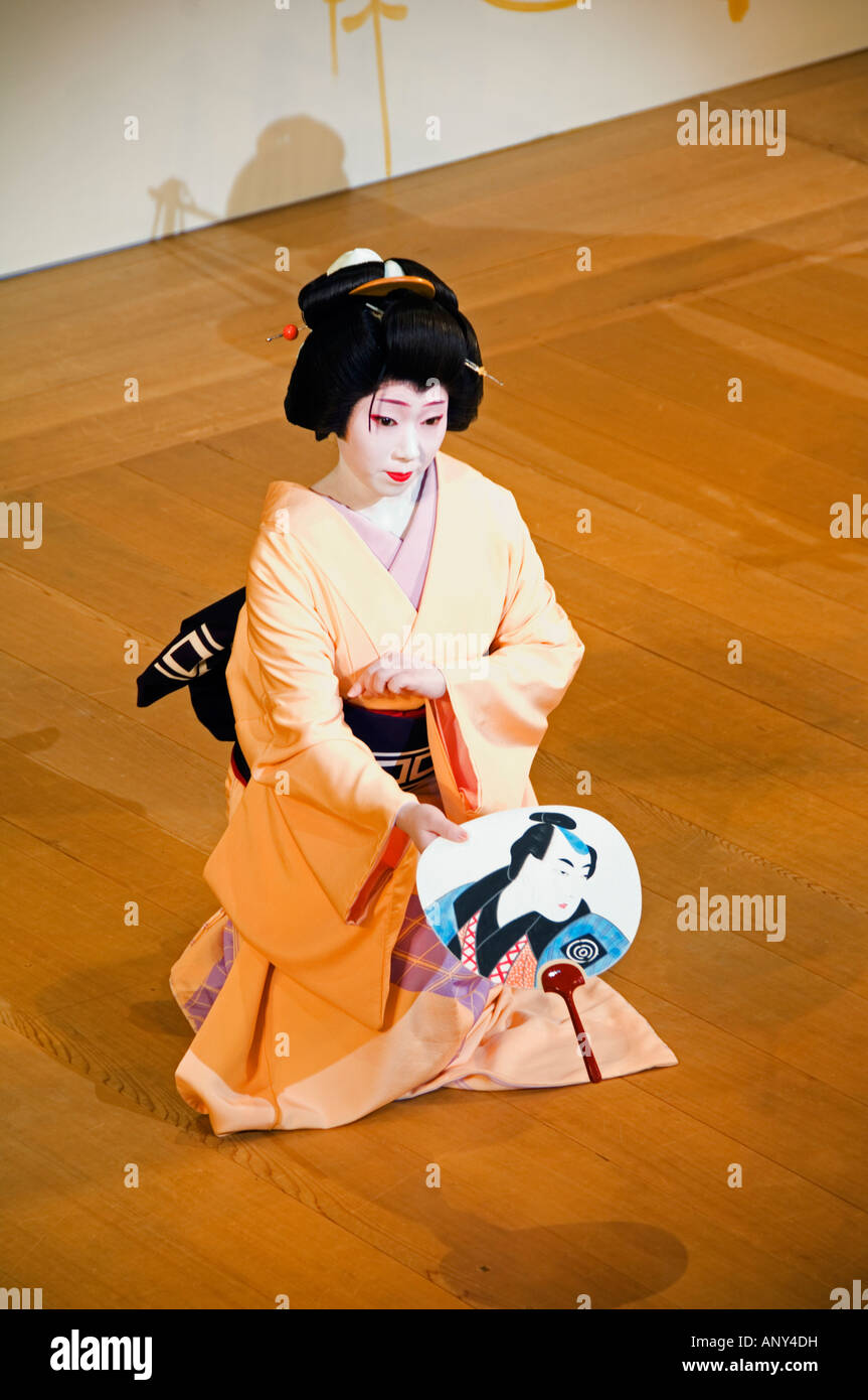 Japan, Honshu Island, Kyoto Prefecture, Kyoto. Kyo Odori - a Geisha ...