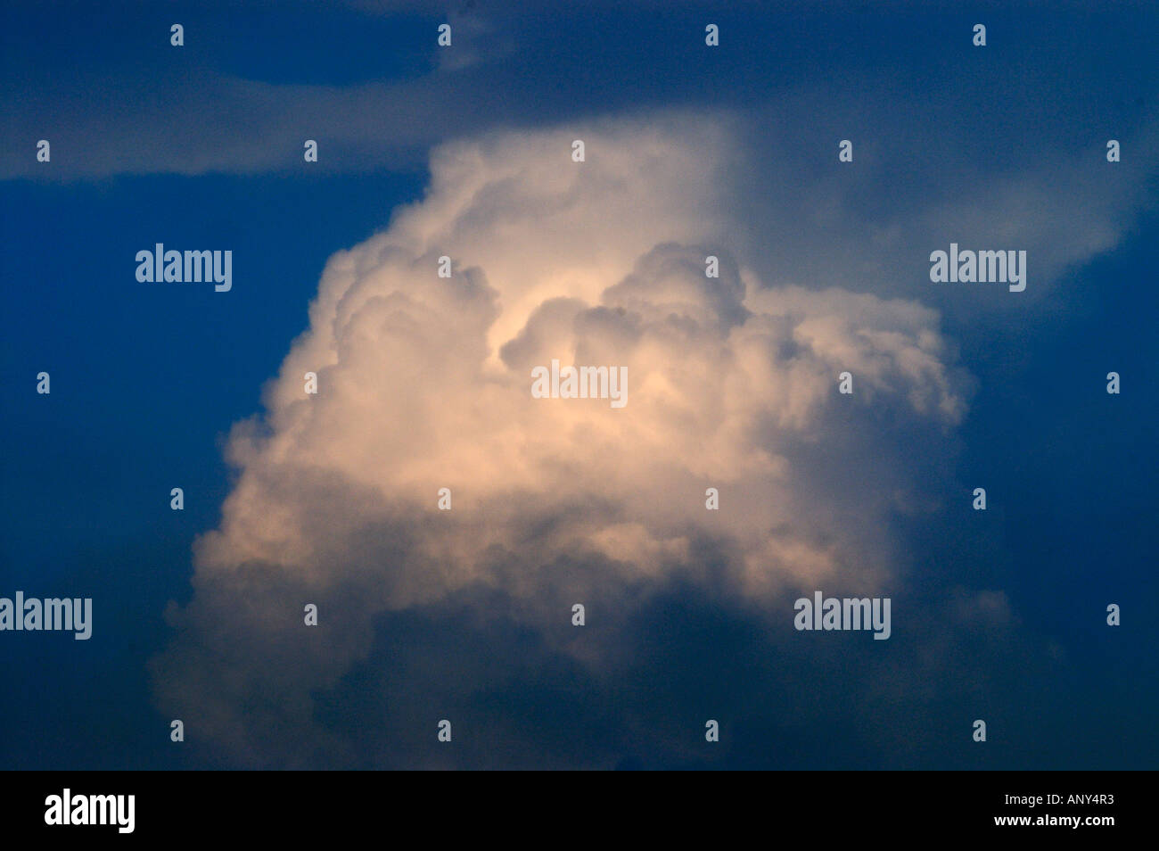 Puffy thundercloud hi-res stock photography and images - Alamy