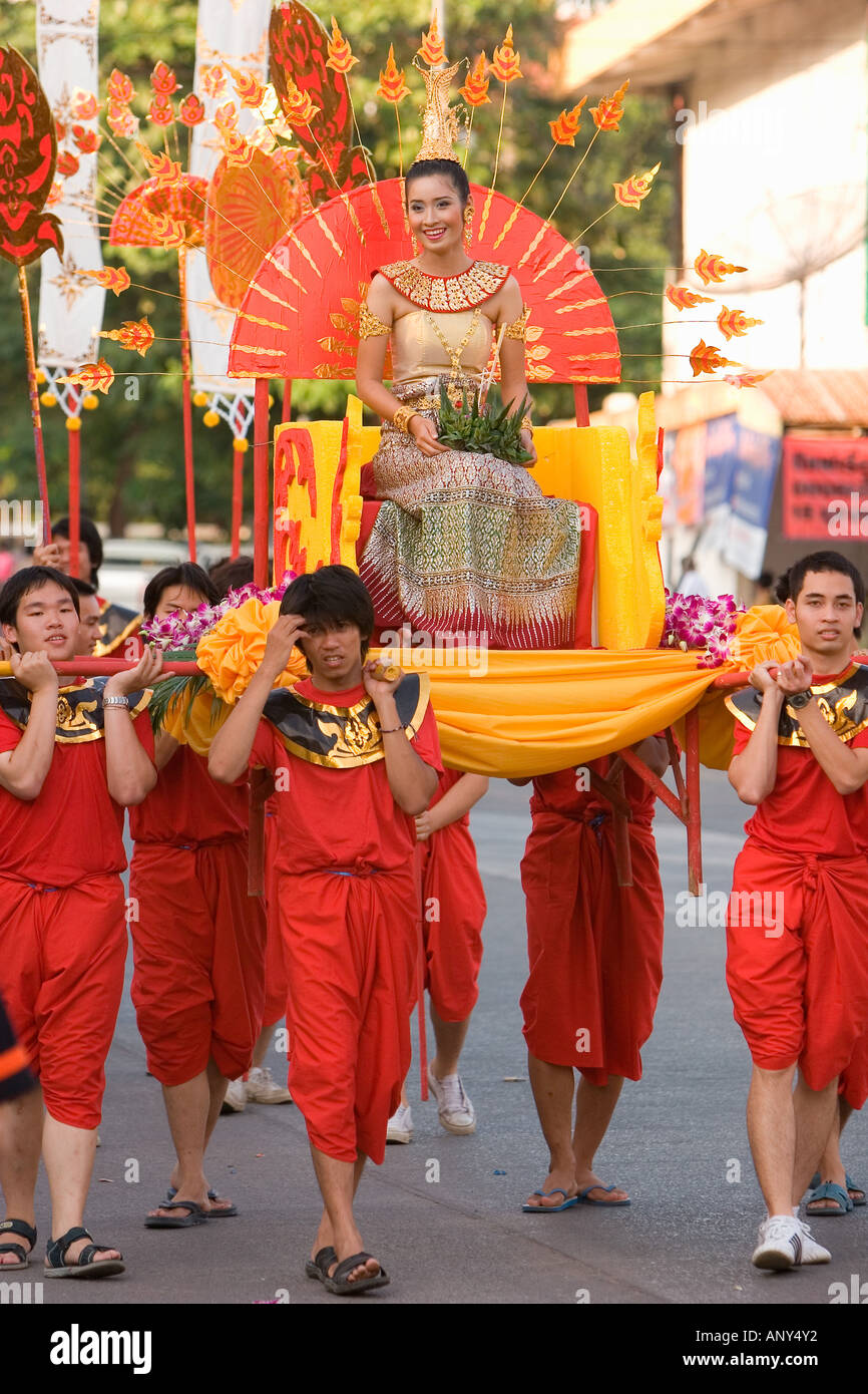 Thailand, Wat That, Khon Kaen, Girl and young man wearing traditional decoration for the Loy ...