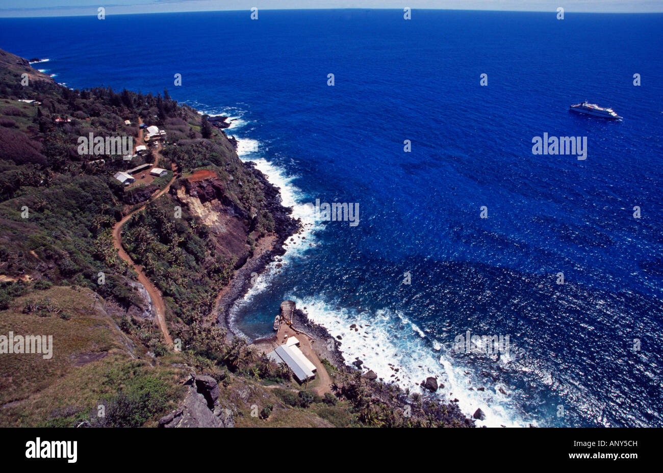 Bounty bay pitcairn hi-res stock photography and images - Alamy