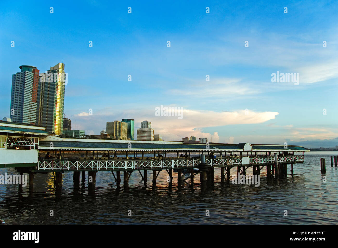 Philippines, Luzon, Manila. Manila Bay and city skyline at sunset Stock ...