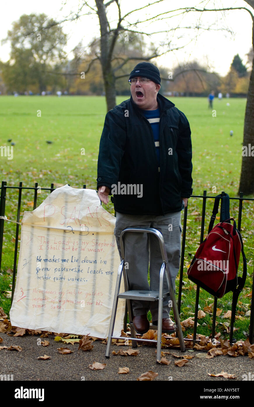 Man on soap box speakers hi-res stock photography and images - Alamy