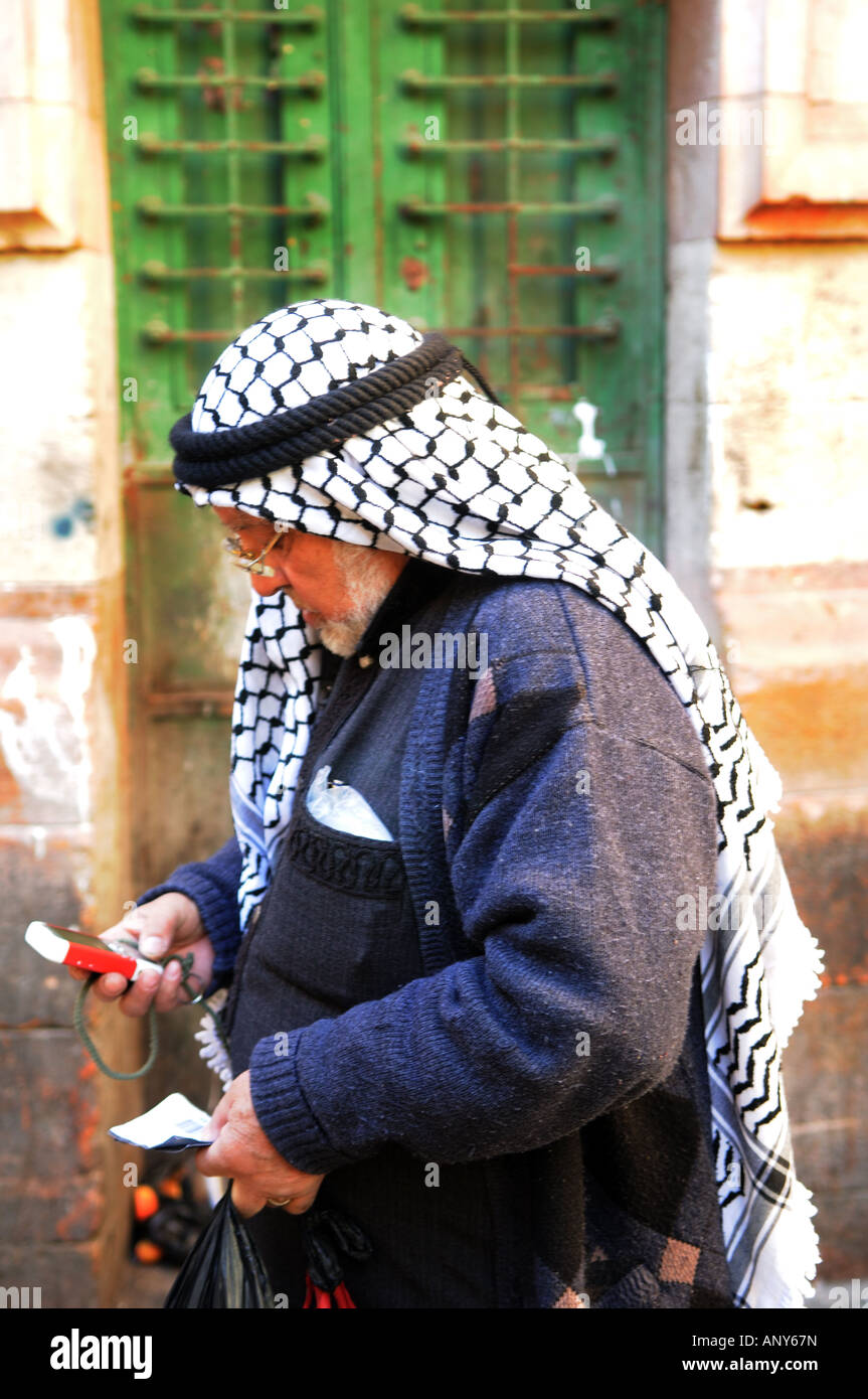 An Arab man wears the traditional Kafia on his head Stock Photo - Alamy