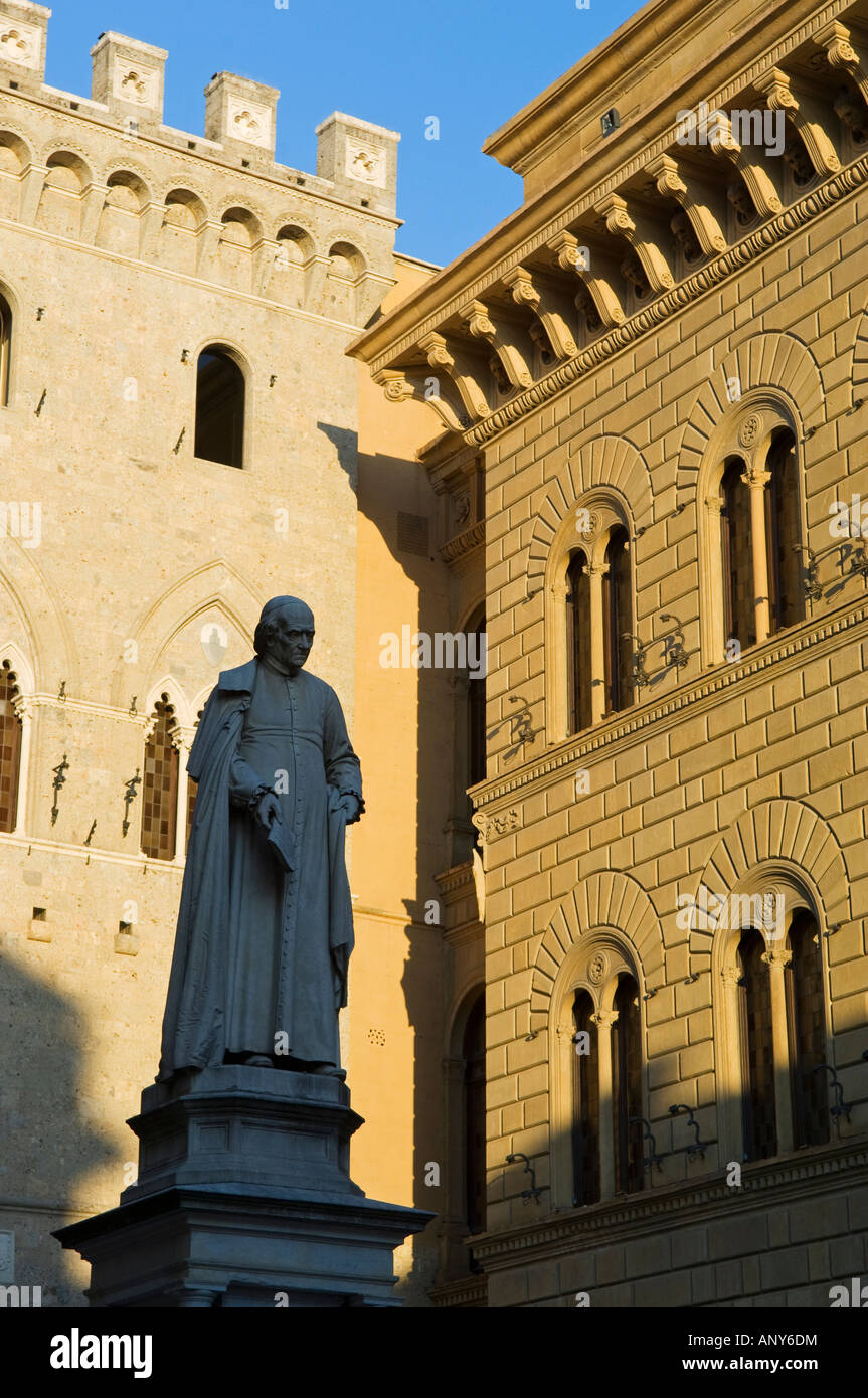 Siena italy statue sculpture hi-res stock photography and images - Alamy