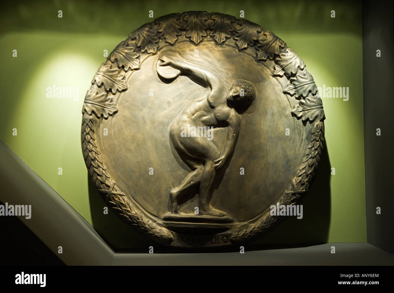 Discus thrower sculpture roman hi-res stock photography and images - Alamy