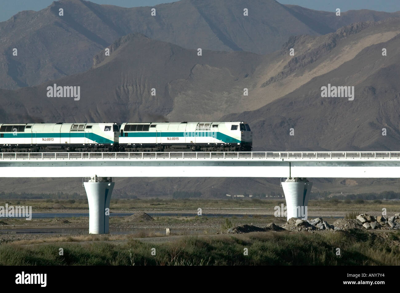 The Qingzang/Qinghai-Xizang train approaching Lhasa, Tibet Stock Photo ...