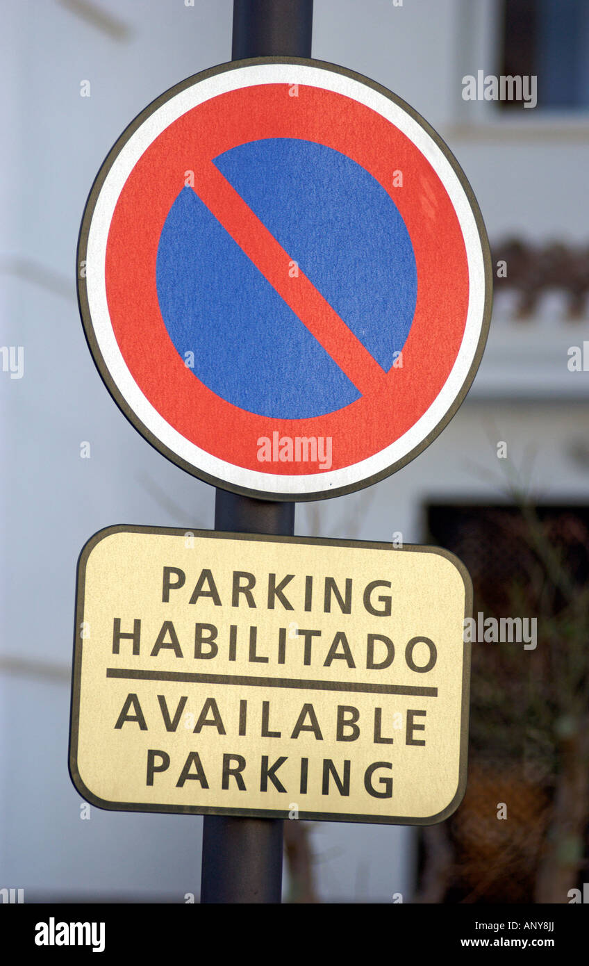 Spanish Red and blue metal circular Road Safety Sign, Available Parking ...