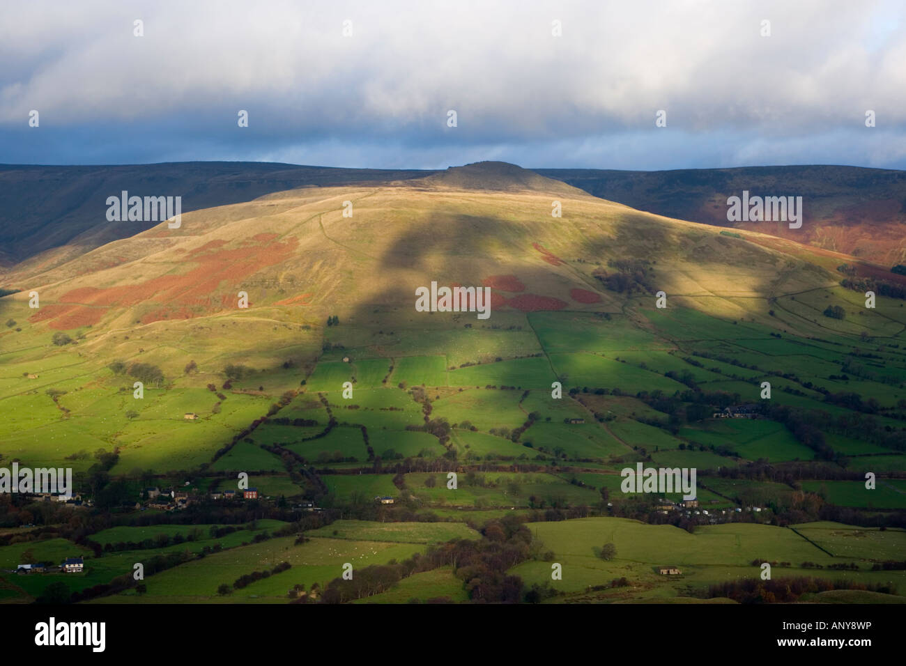 Looking across the Vale of Edale from Rushup Edge in the Peak District ...