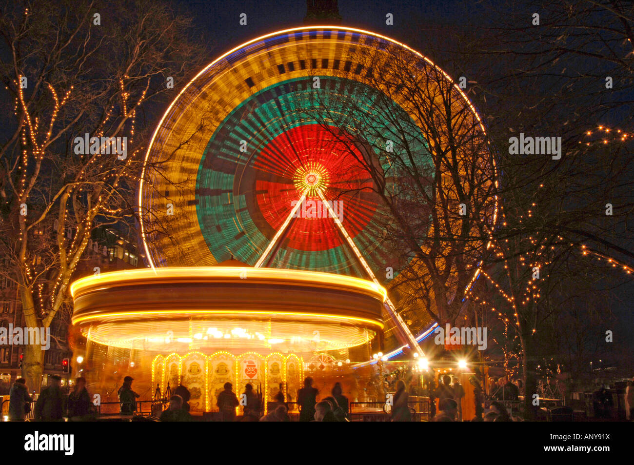 Edinburgh christmas fun fair city hi-res stock photography and images ...