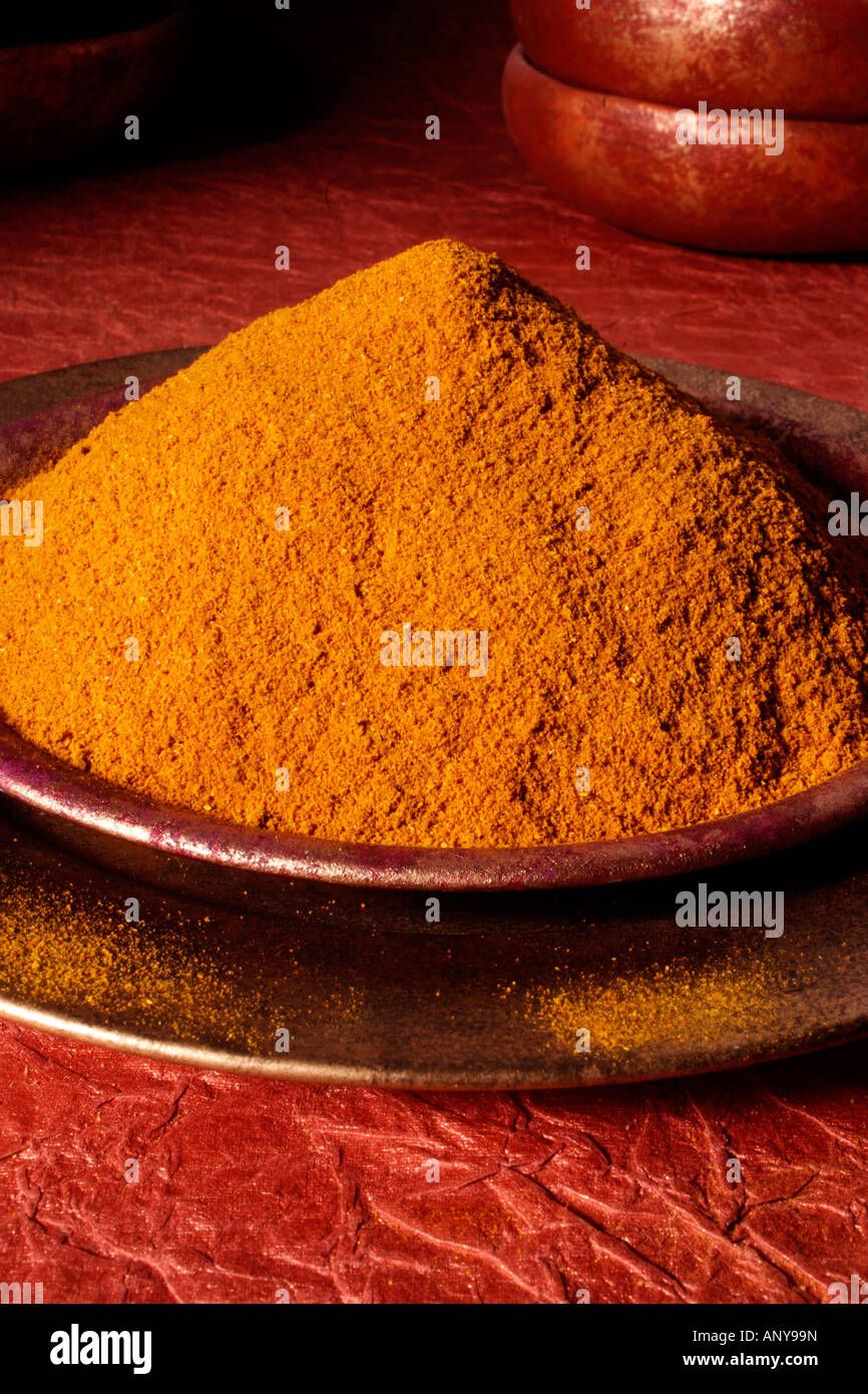BOWL OF MADRAS CURRY POWDER Stock Photo - Alamy