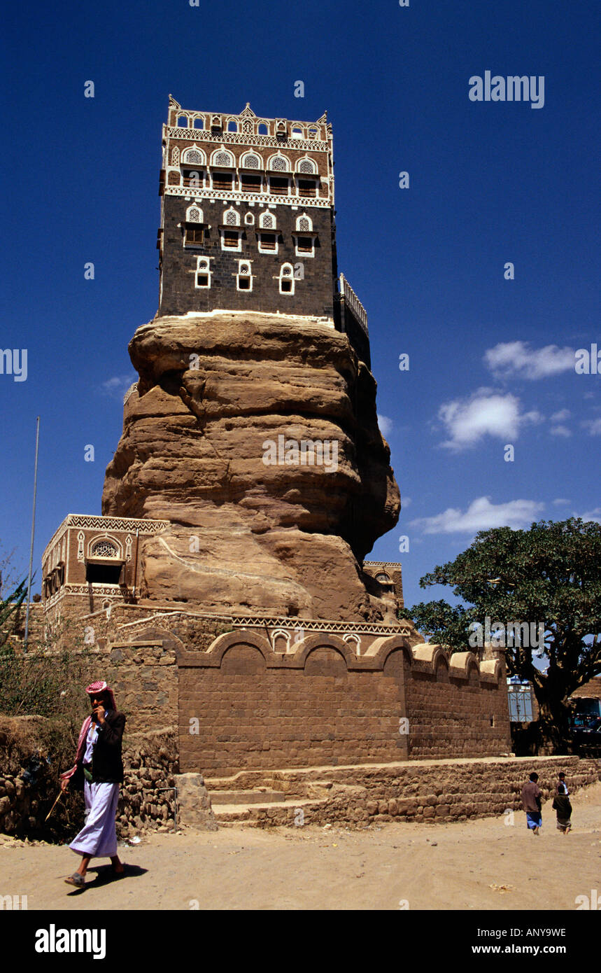 Dar al hajar rock palace hi-res stock photography and images - Alamy