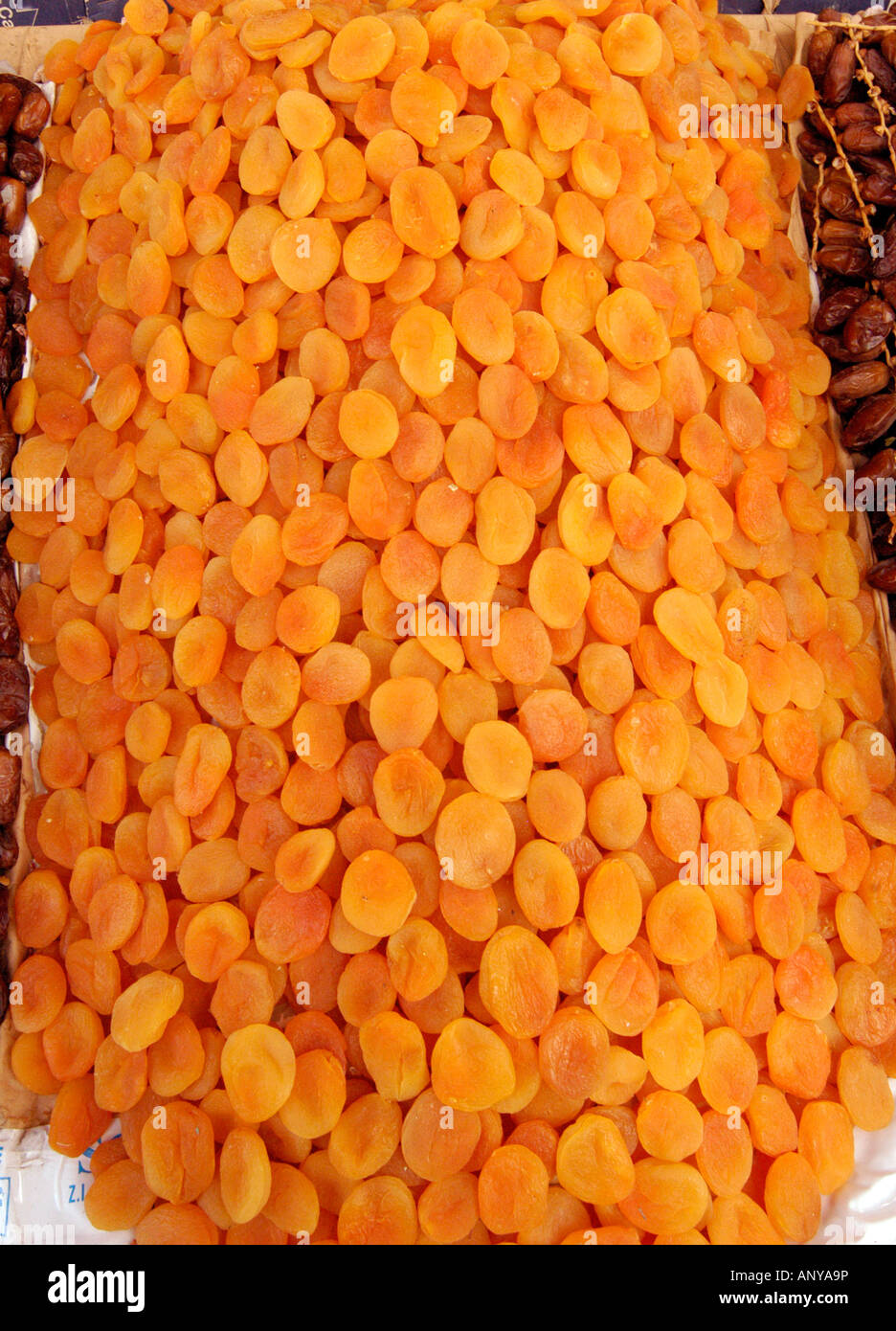 DRIED APRICOTS ON MARKET STALL Stock Photo - Alamy