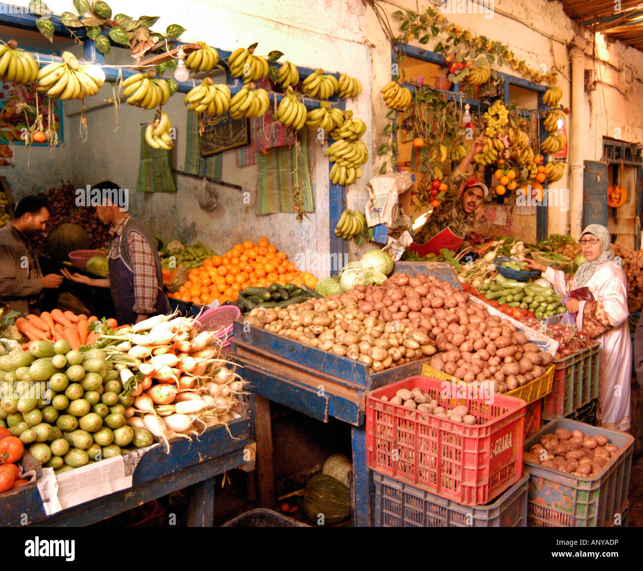 MOROCCAN FRUIT AND VEGETABLE STALL Stock Photo - Alamy