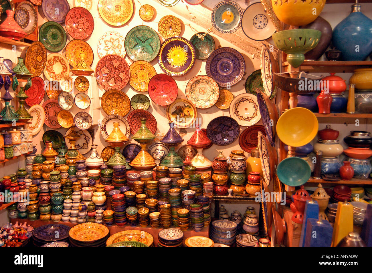 MOROCCAN COOKWARE AND POTTERY SHOP Stock Photo - Alamy