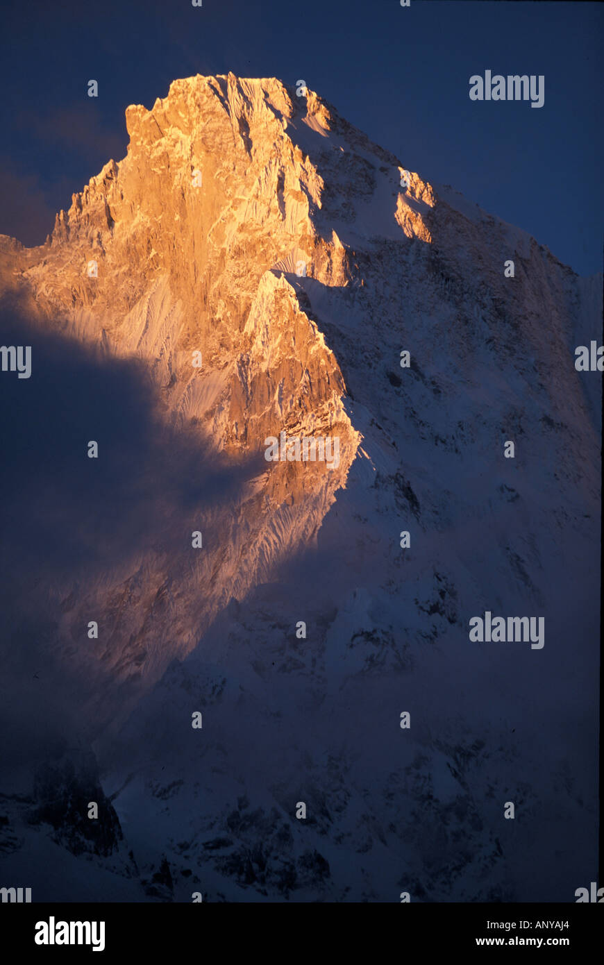 Chomolonzo hi-res stock photography and images - Alamy