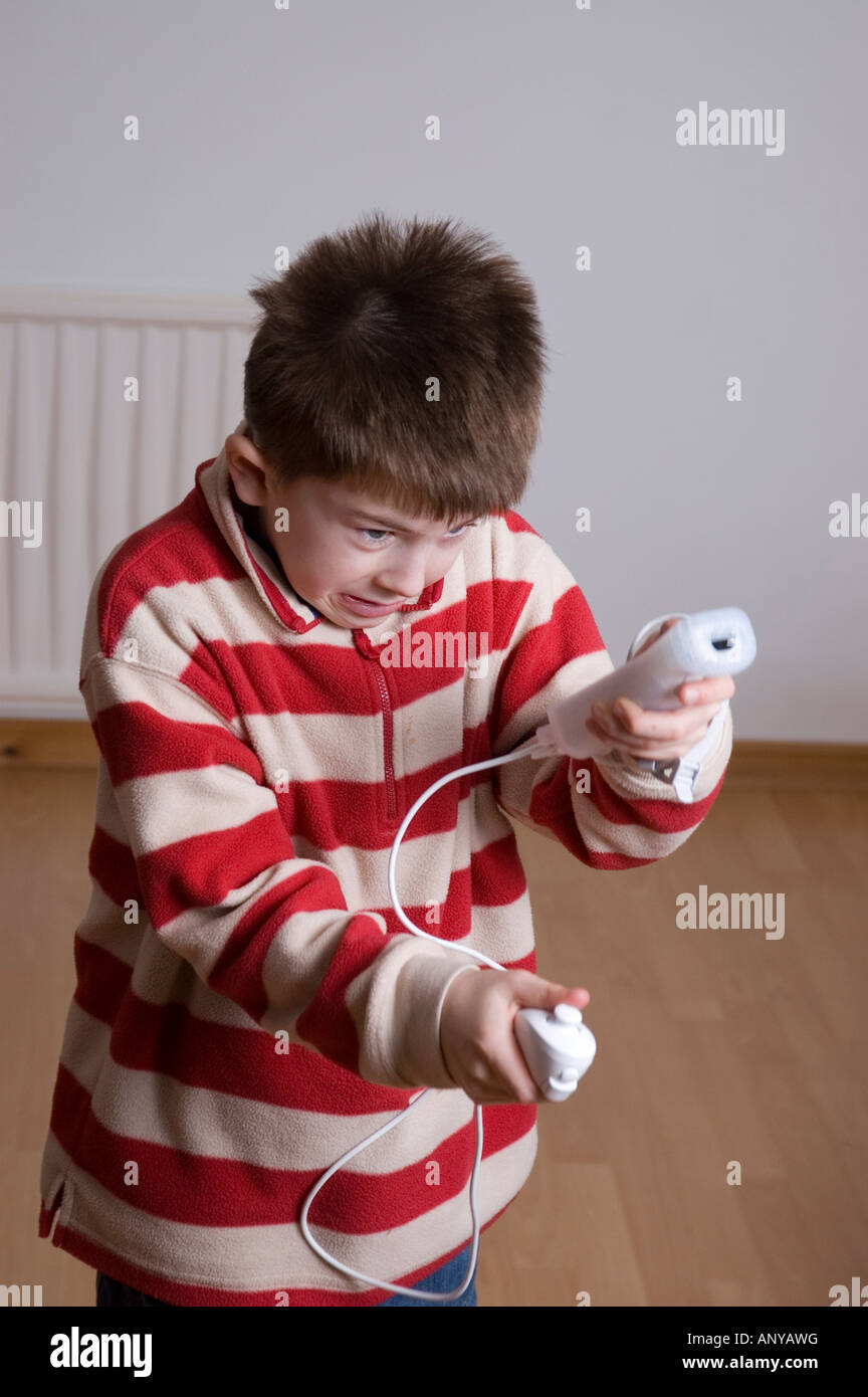 Kids playing wii games hi-res stock photography and images - Alamy