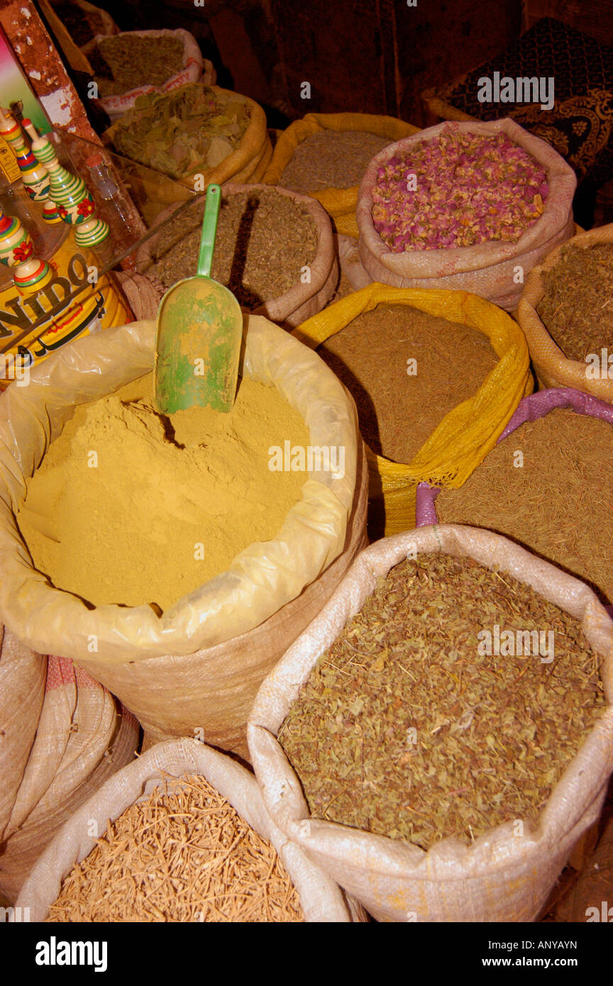SACKS OF HENNA AND SPICES ON MARKET STALL Stock Photo - Alamy