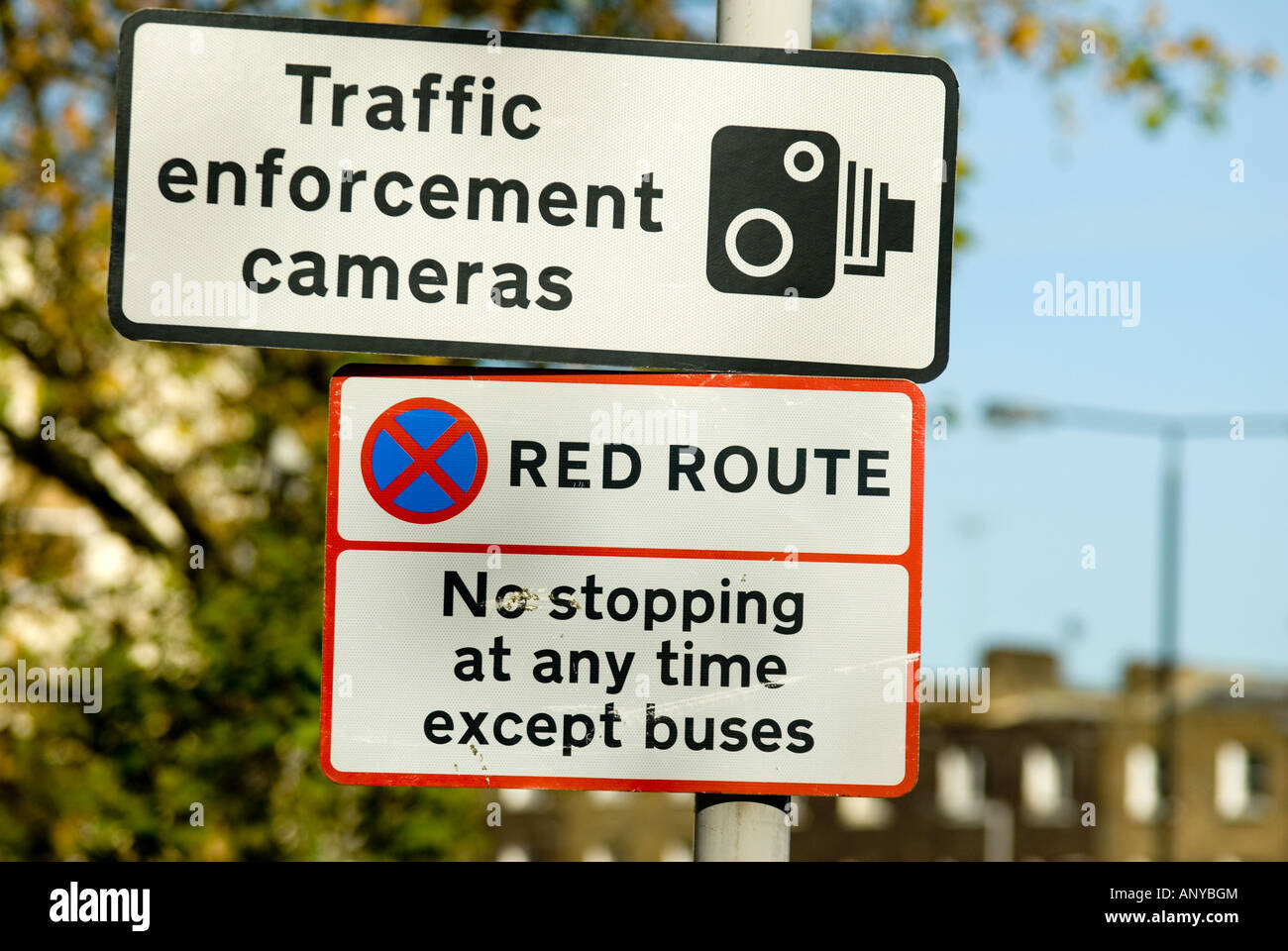 traffic enforcement traffic, red route sign London Stock Photo - Alamy