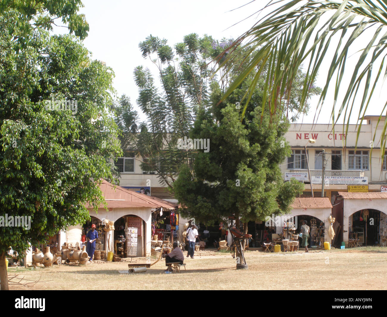 Arts and crafts shops in Kampala, Uganda Stock Photo - Alamy