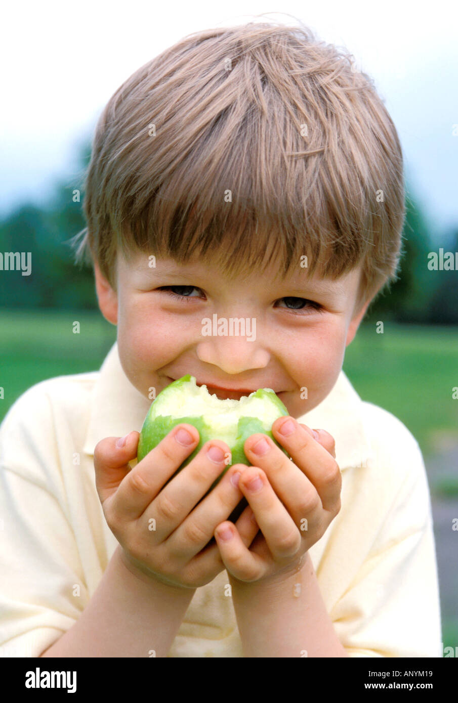 Boy eating apple Stock Photo - Alamy