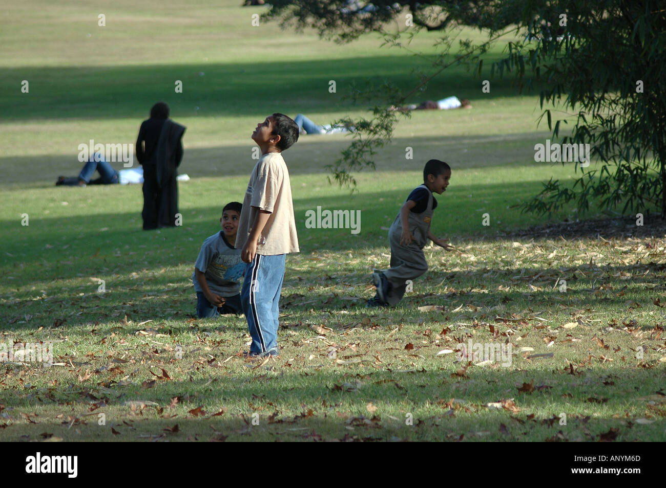 Muslim children playing in garden hi-res stock photography and images ...
