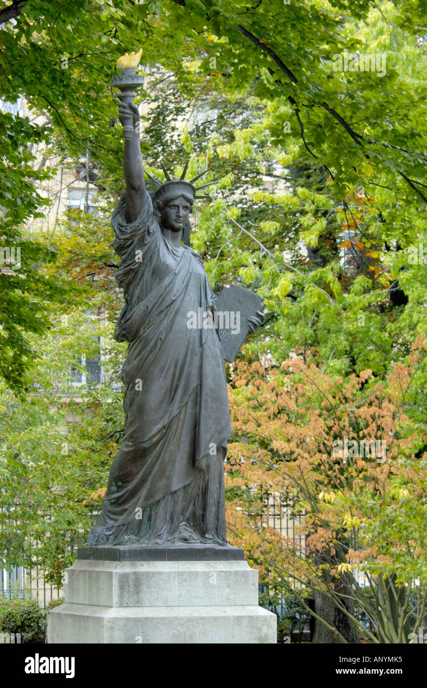 The tree of liberty france hi-res stock photography and images - Alamy