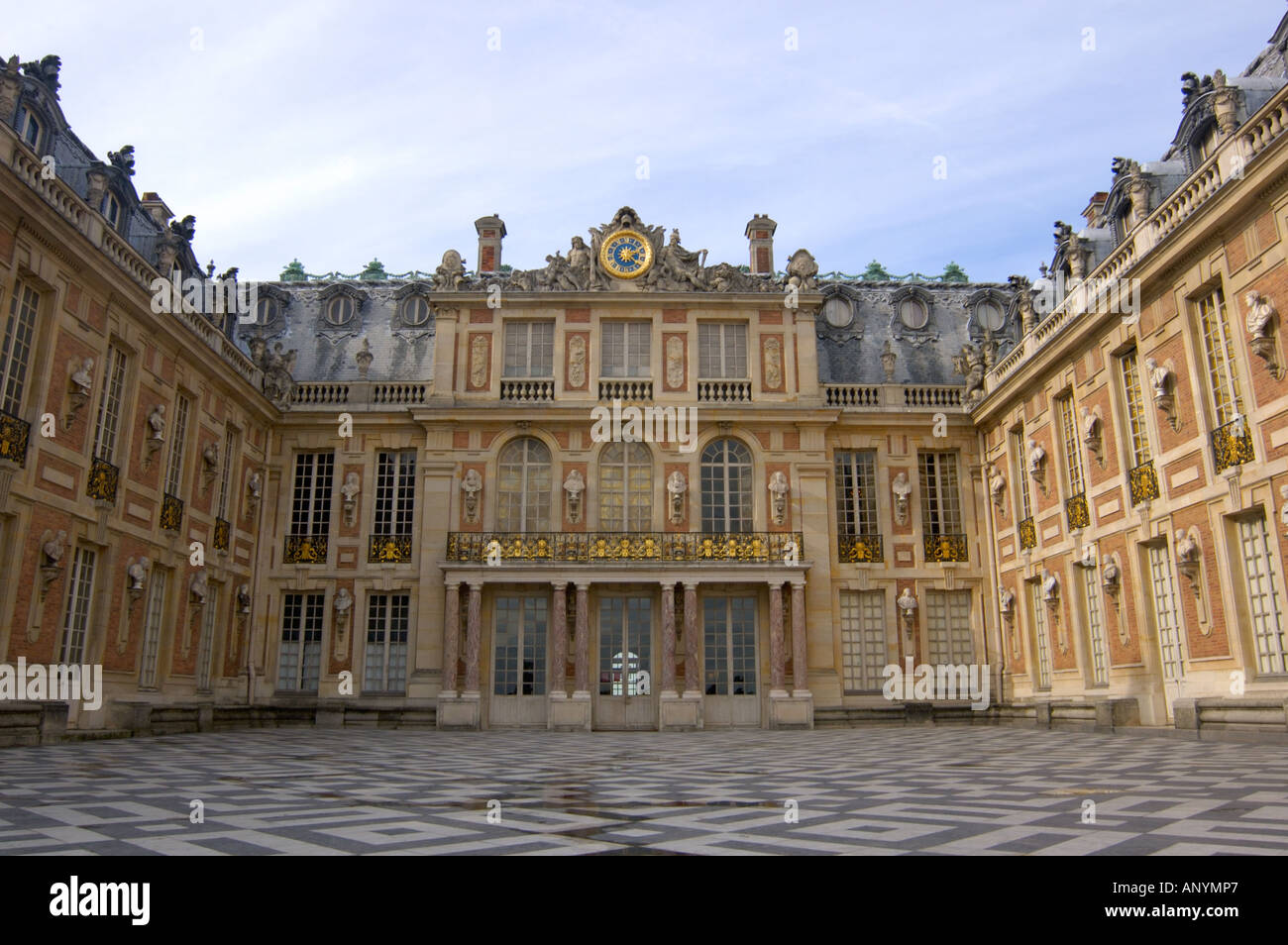 Palace versailles marble courtyard hi-res stock photography and images ...