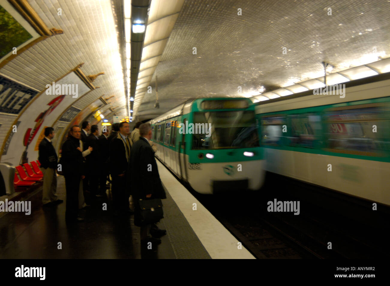 Paris metro platform arriving hi-res stock photography and images - Alamy