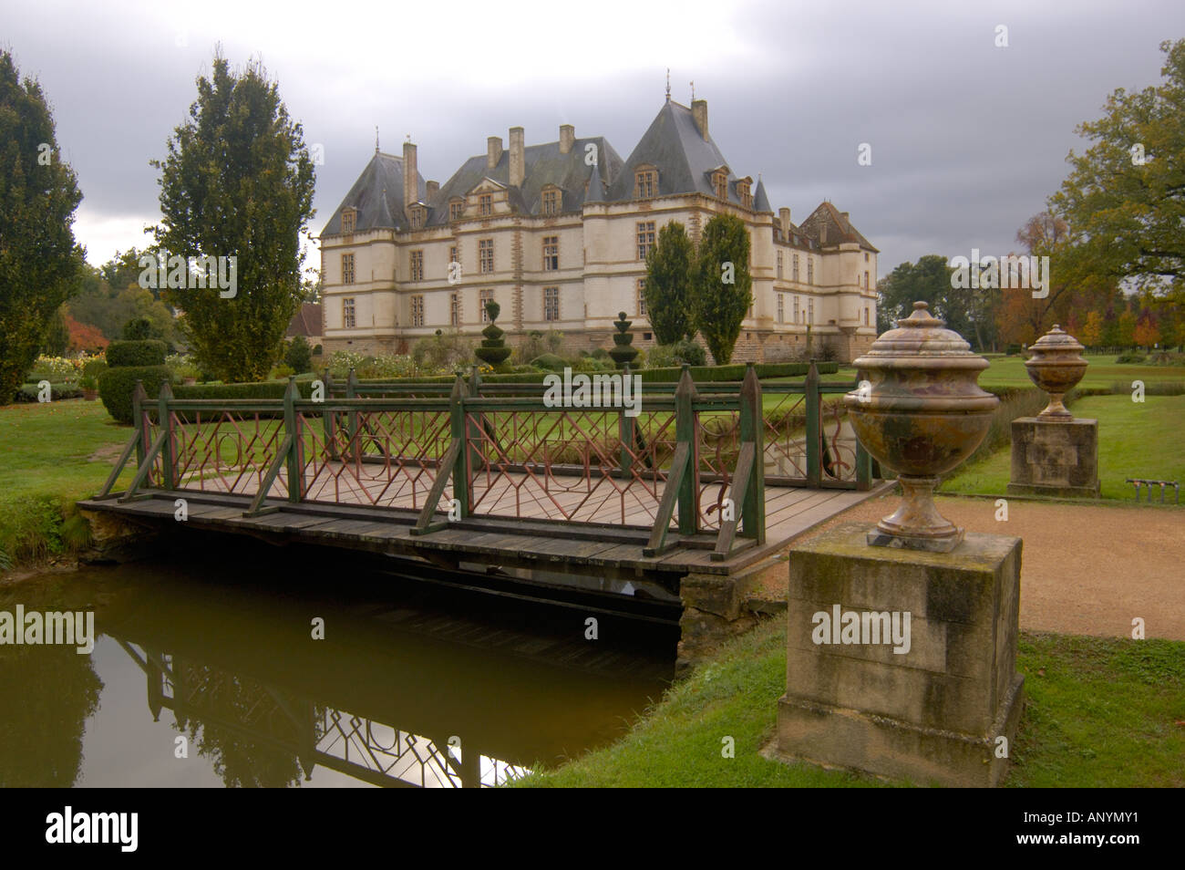 Cormatin Castle With Moat High Resolution Stock Photography and Images ...