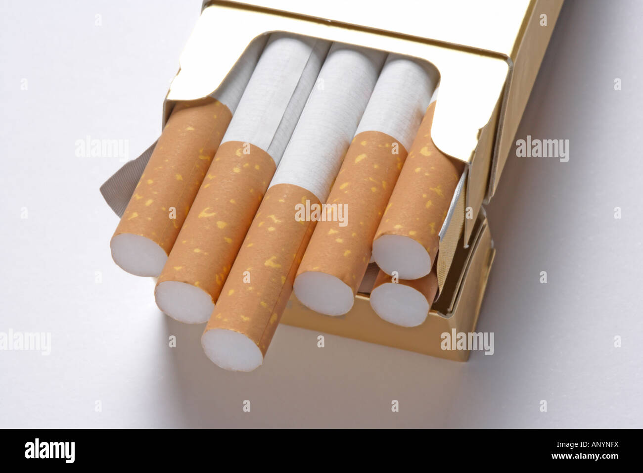 Packet of Cigarettes Stock Photo - Alamy