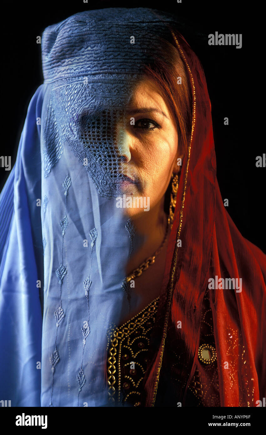 Afghanistan woman burka hi-res stock photography and images - Alamy