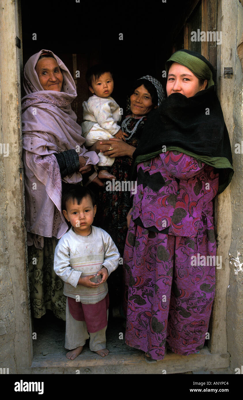 Afghan women and children hi-res stock photography and images - Alamy