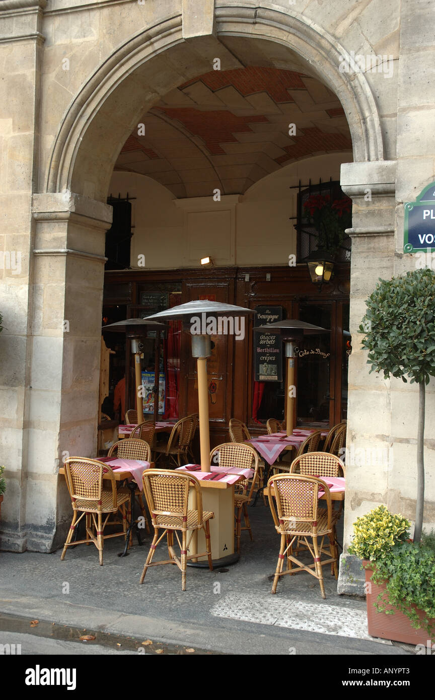France, Paris, sidewalk café in the Marais Stock Photo - Alamy