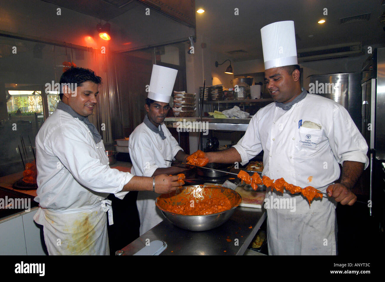 Galle Sri Lanka cooks kitchen indian Tandoori Chicken Stock Photo - Alamy
