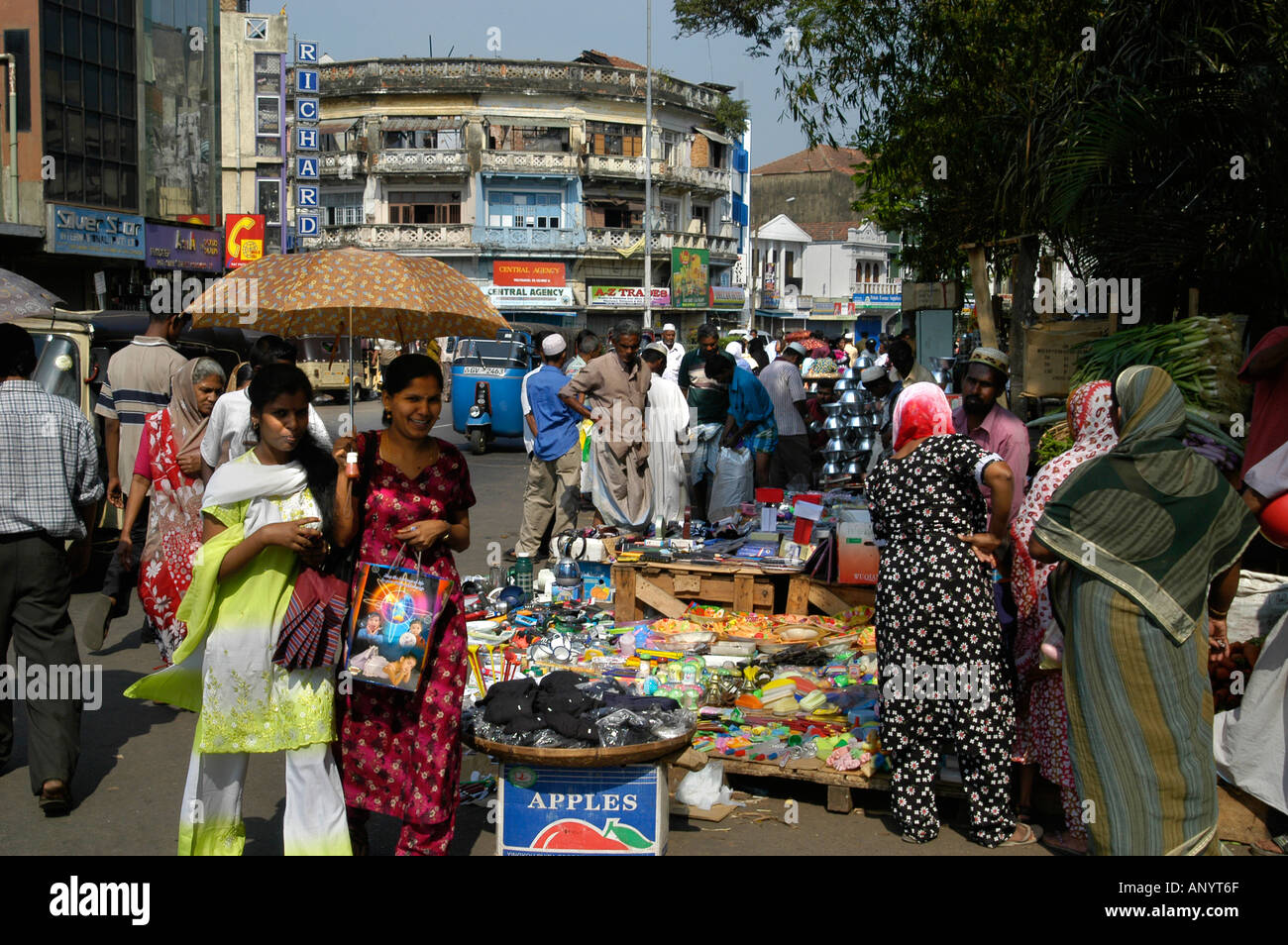 Sri Lanka Market shop Colombo street trade shopper Stock Photo - Alamy