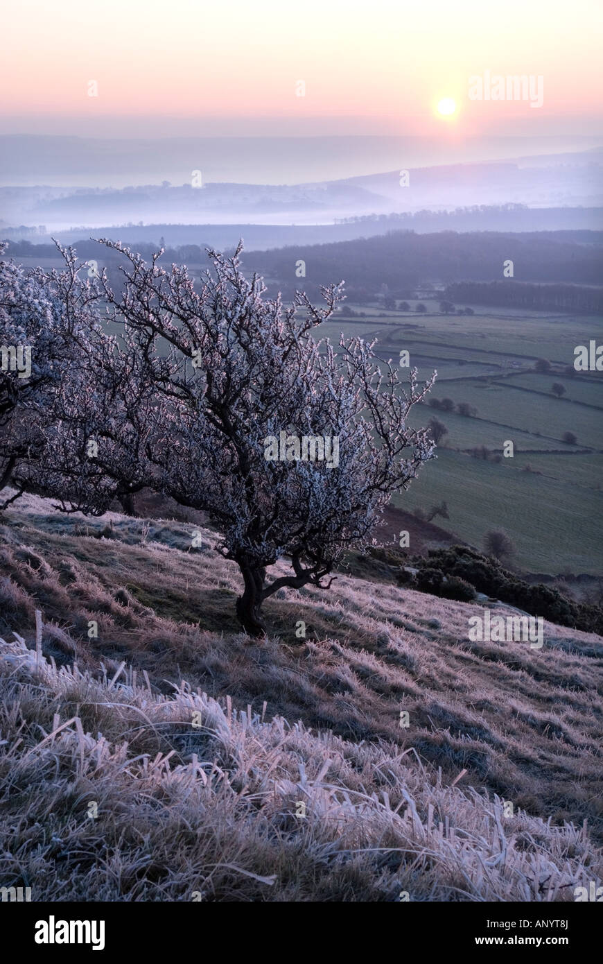 Longstone edge derbyshire hi-res stock photography and images - Alamy