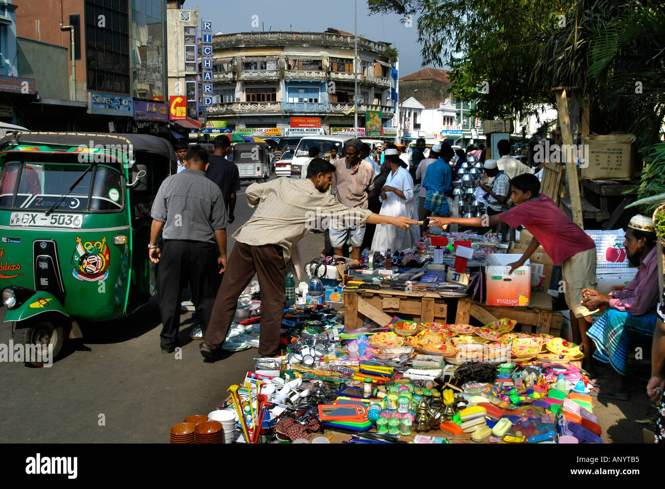 Three wheeler colombo sri lanka hi-res stock photography and images - Alamy